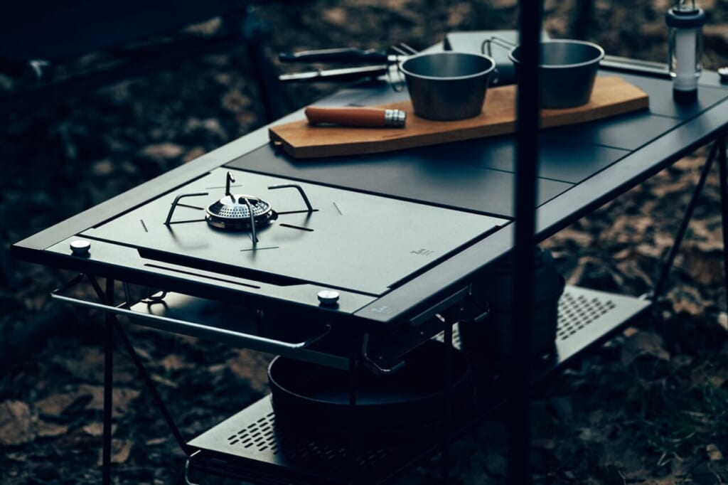 スタイリッシュなデザインがかっこいい！ゼインアーツのアウトドアテーブル『TOAD TABLE(トードテーブル)』 | CAMPLOG GEAR